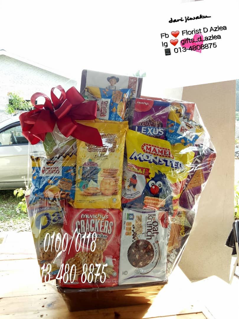 Hamper makanan dan minuman rm100, Food & Drinks, Gift Baskets & Hampers ...