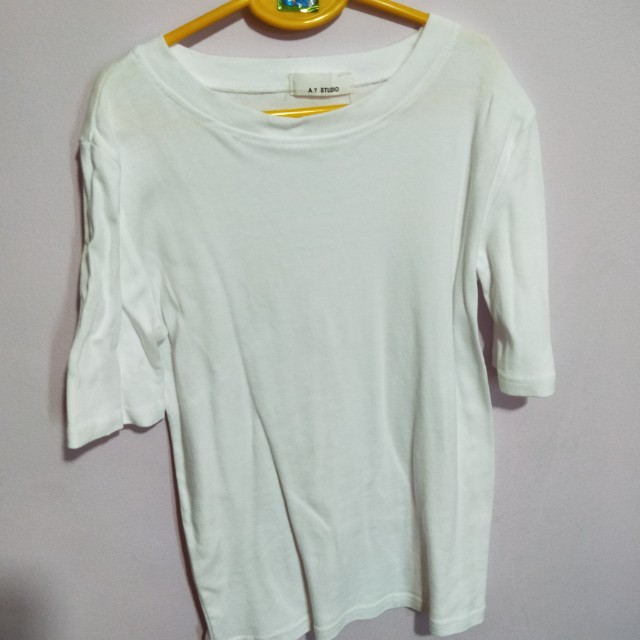 Basic white top, Women's Fashion, Tops, Sleeveless on Carousell