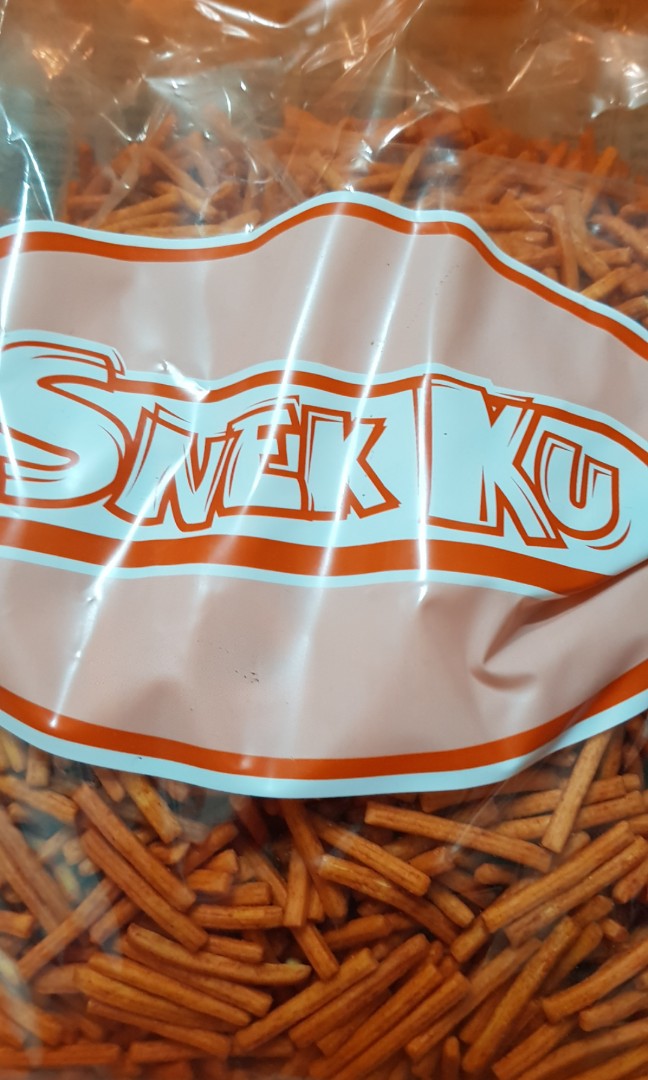 Chip Keropok Mi Bercili 2KG Hari Raya, Food & Drinks, Packaged ...