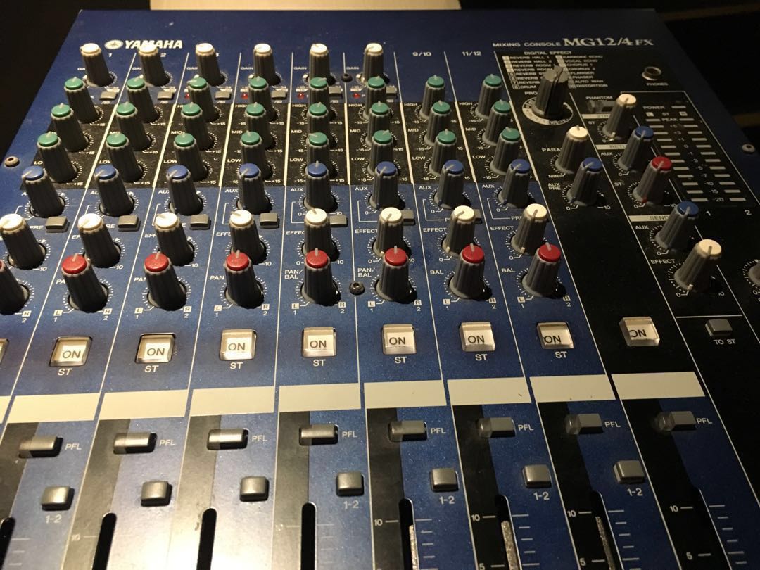 Yamaha MG 12 fx analog mixer, Hobbies & Toys, Music & Media, Musical ...