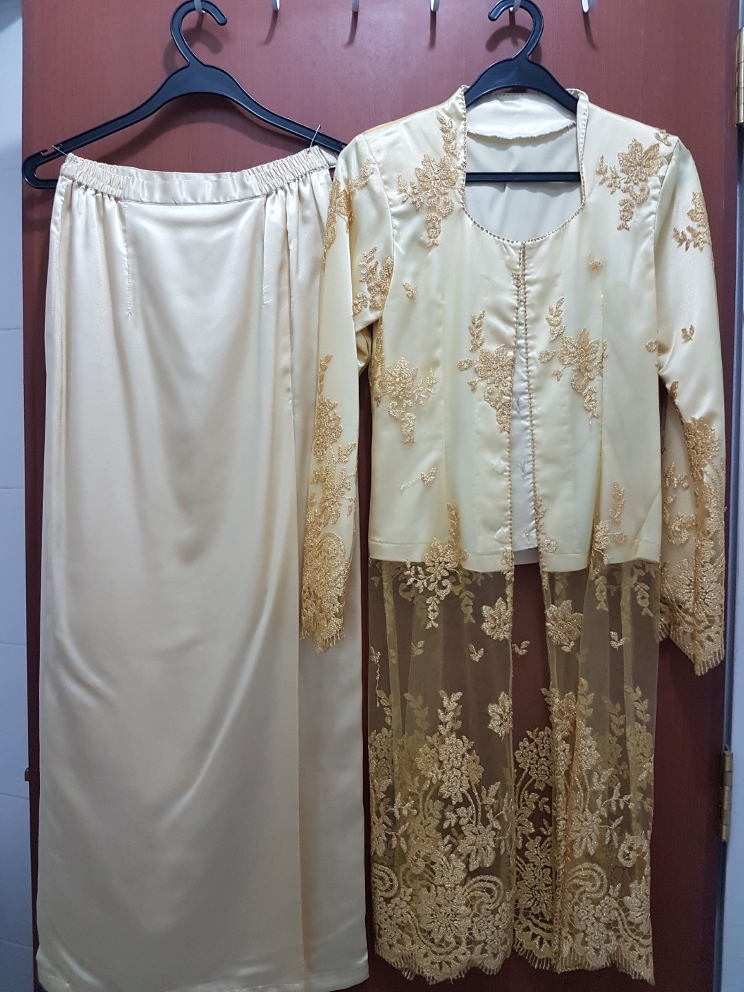 Gold Lace Baju Kebaya Modern, Women's Fashion, Muslimah Fashion, Baju ...