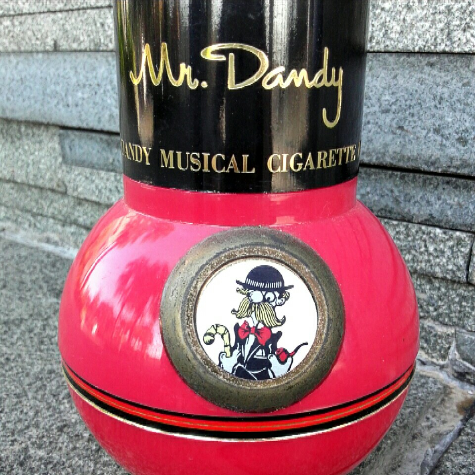 【MarsC】1970年代Mr. Dandy紅黑色壓克力香菸收納音樂盒.煙盒, 書籍、休閒與玩具, 文具、藝術、手工藝, 畫、印刷品在旋轉拍賣