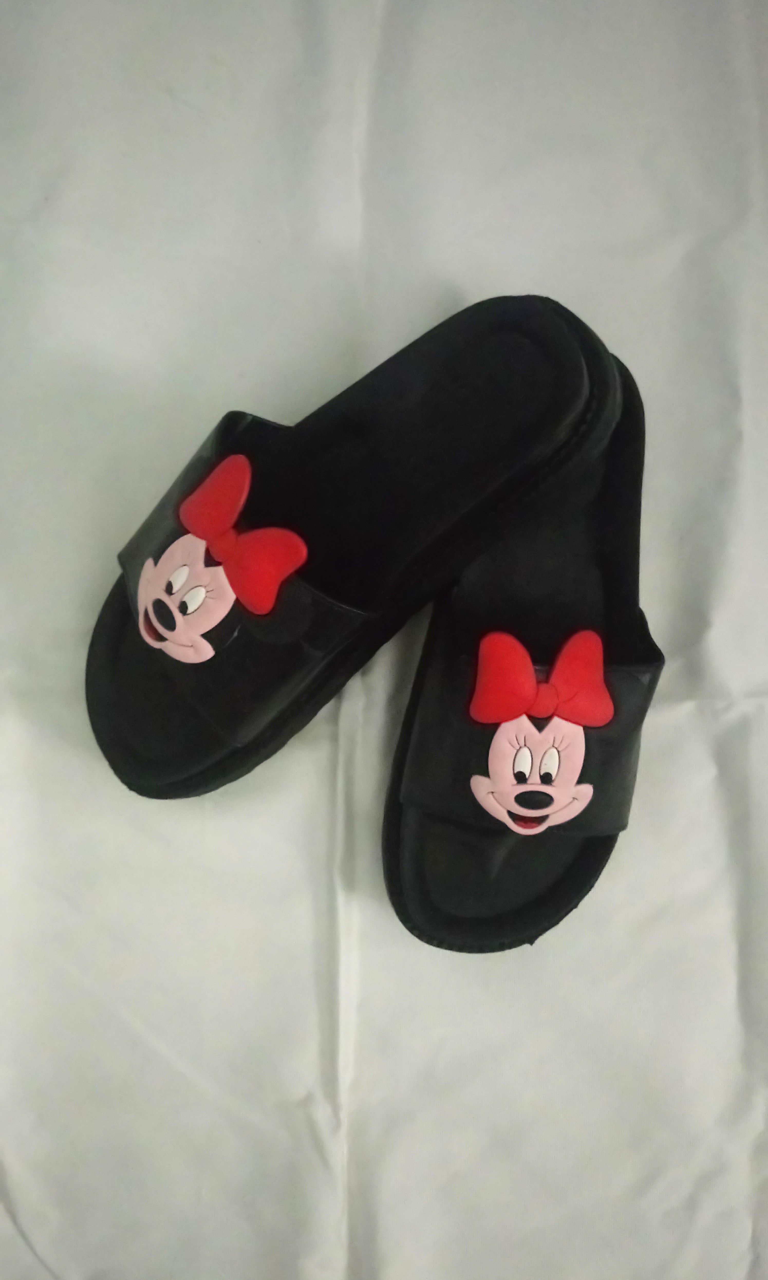 Minnie Mouse Sliders, Women's Fashion, Footwear, Flipflops and Slides ...