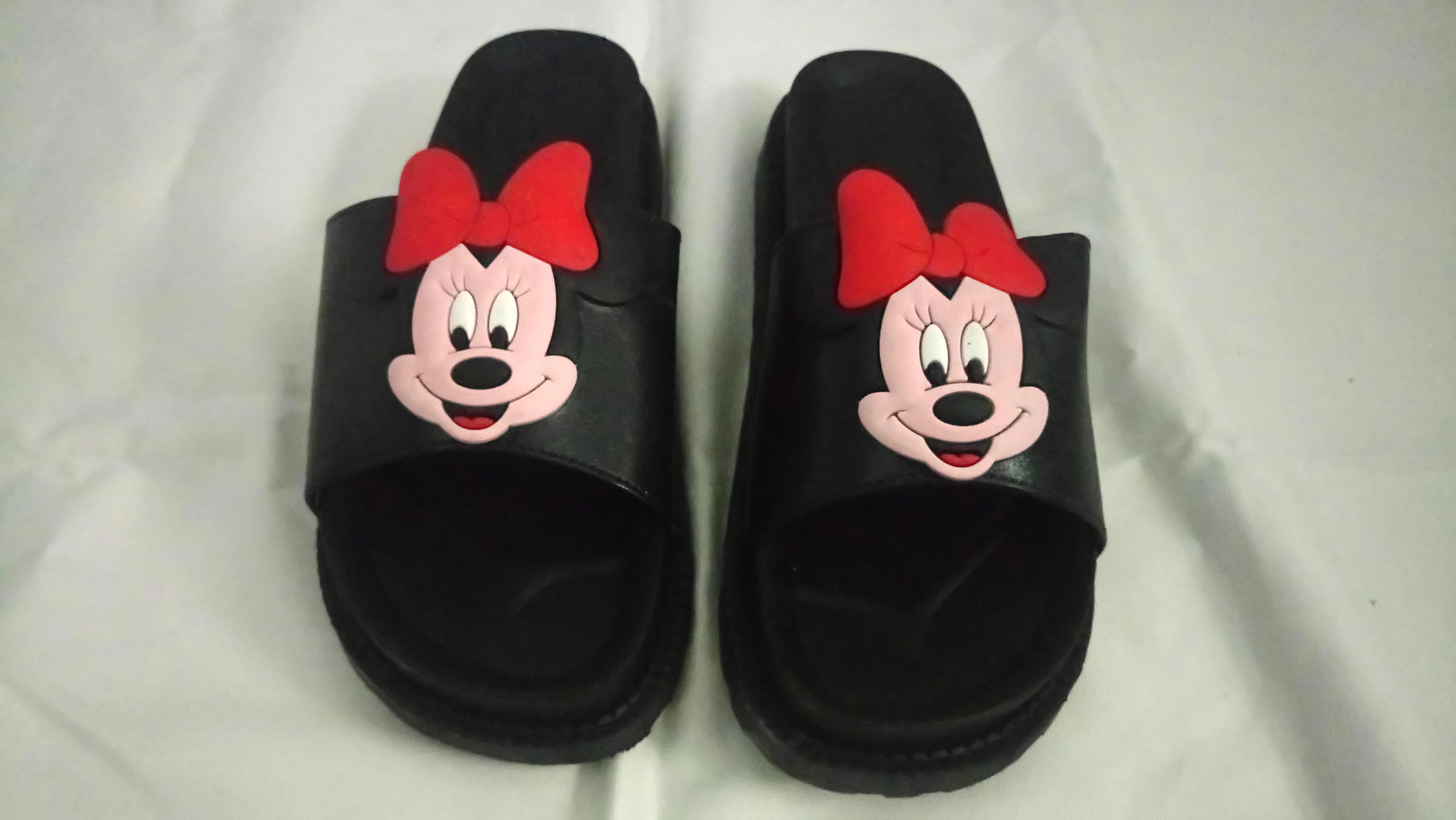 Minnie Mouse Sliders, Women's Fashion, Footwear, Flipflops and Slides ...