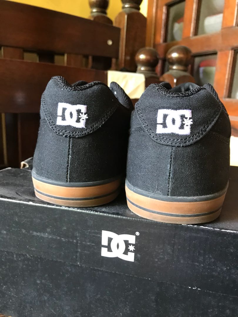 DC Shoes Suede Gum Sole, Women's Fashion, Footwear, Sneakers on Carousell