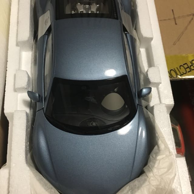 Mint in box 1/18 Kyosho Dealer Edition Audi R8 V8 in Jet Blue, Hobbies ...