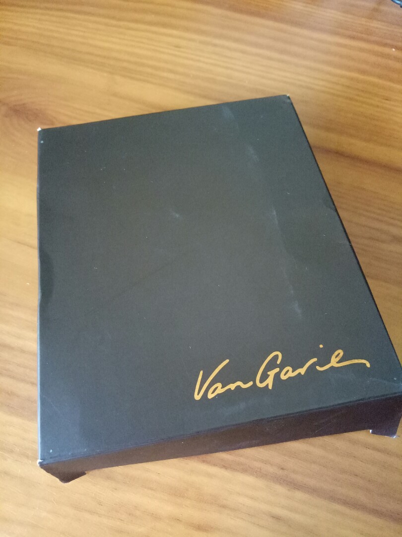 Van Garie Leather Billfold Wallet (Black), Men's Fashion, Watches ...