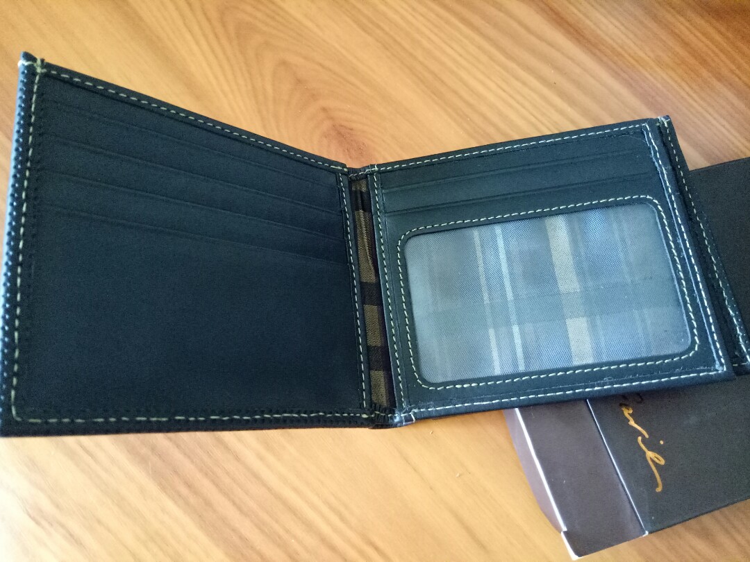 Van Garie Leather Billfold Wallet (Black), Men's Fashion, Watches ...