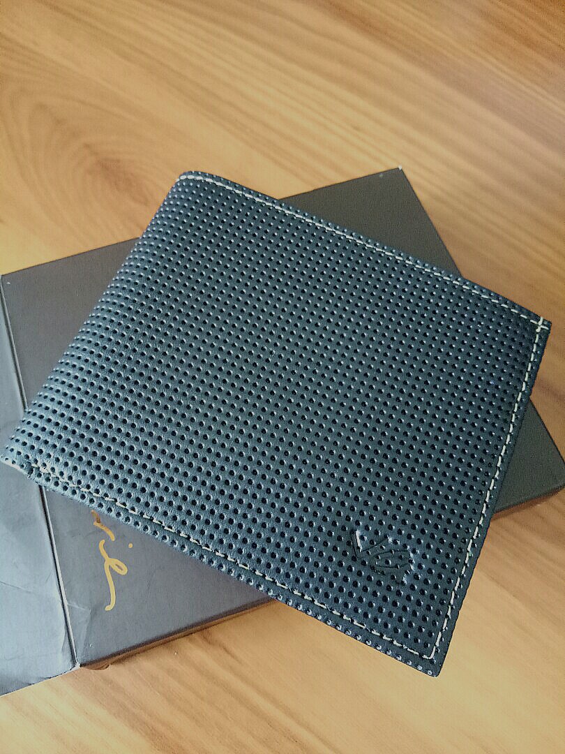 Van Garie Leather Billfold Wallet (Black), Men's Fashion, Watches ...