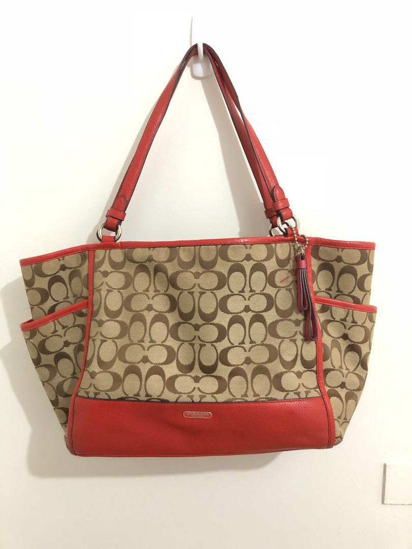 COACH PARK SIGNATURE CARRIE TOTE, Women's Fashion, Bags & Wallets ...