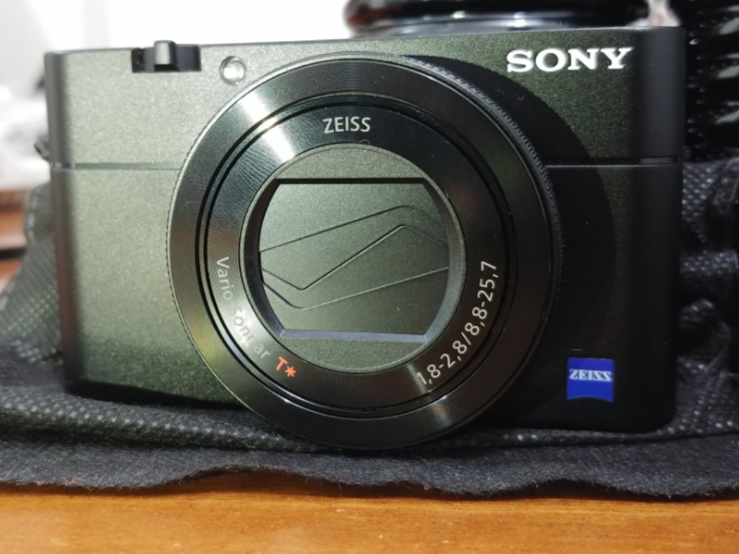 Sony RX100 Mark V, Photography, Cameras on Carousell