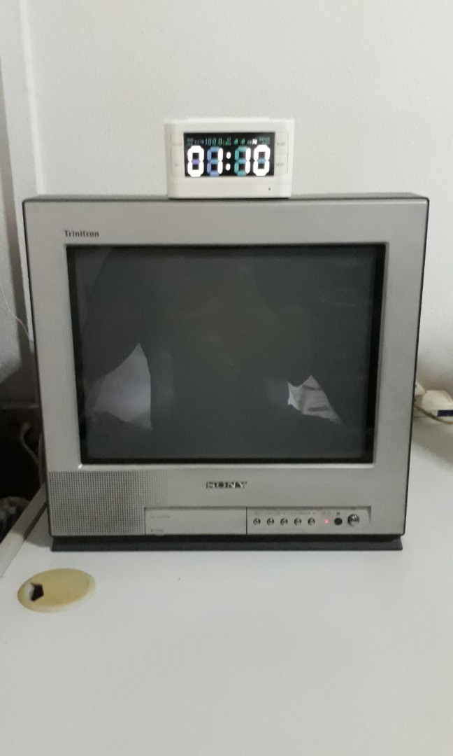1 x used Sony trinitron silver tv with remote and free delivery, TV ...