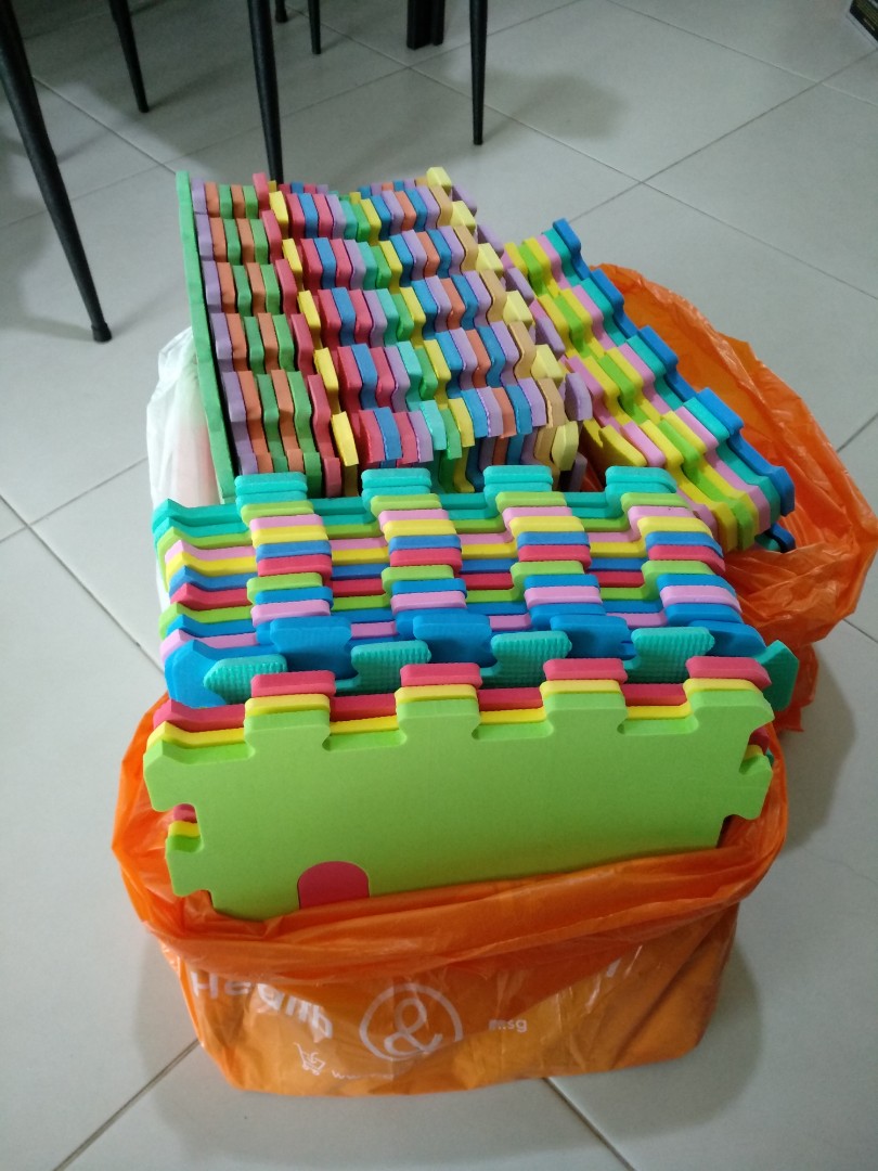 ABC alphabet floor matt, Babies & Kids, Infant Playtime on Carousell