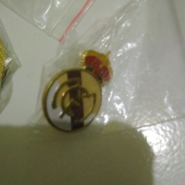 Pin club bola terkenal, Antik, Lainnya di Carousell