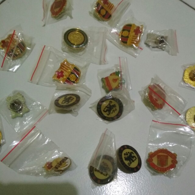 Pin club bola terkenal, Antik, Lainnya di Carousell