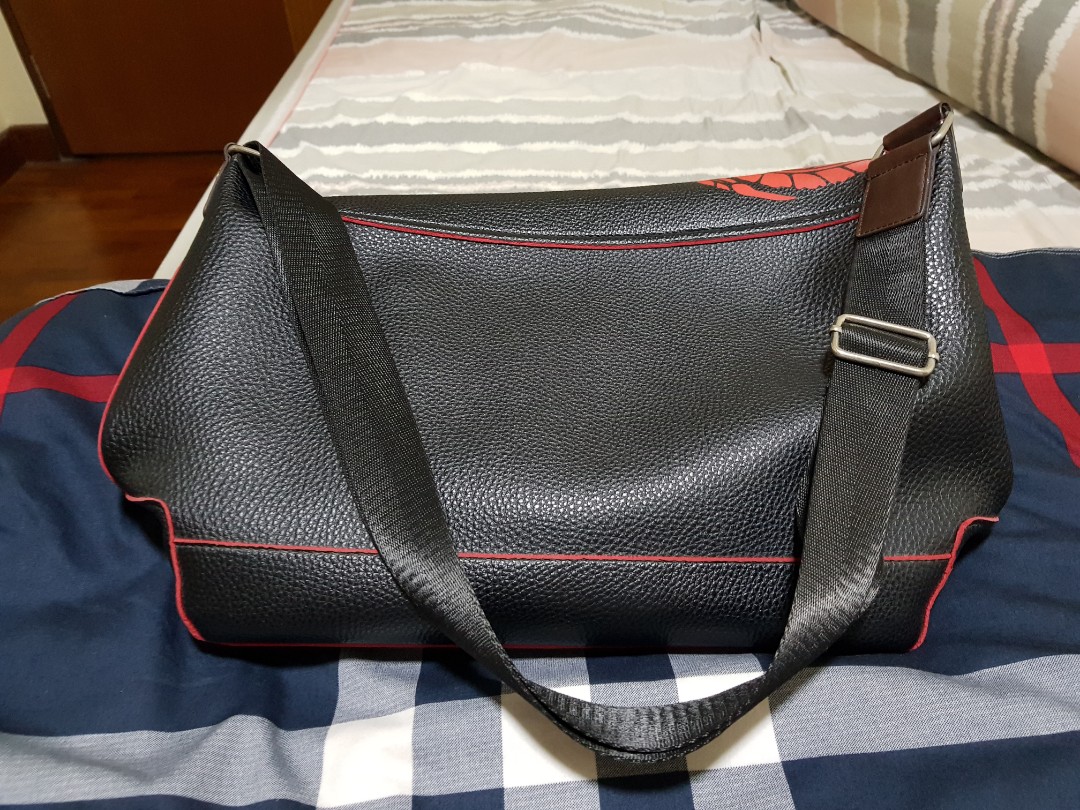 Ryugi Assaku Slingbag office men messenger bag, Women's Fashion, Bags ...