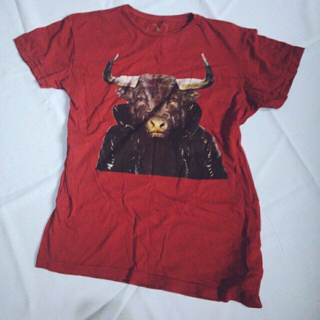 FREE!! Cotton On Maroon Bull Tee , Women's Fashion, Tops, Others Tops ...