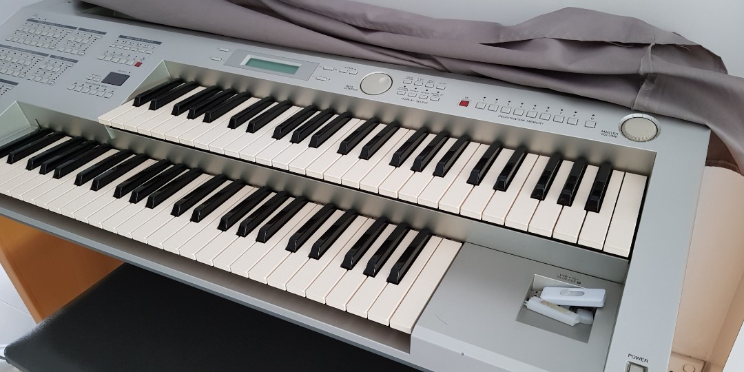 Yamaha electrons Stages ELB-01, Hobbies & Toys, Music & Media, Musical ...