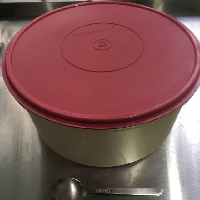 Not available currently.LARGE Tupperware Brand Round Container, TV ...