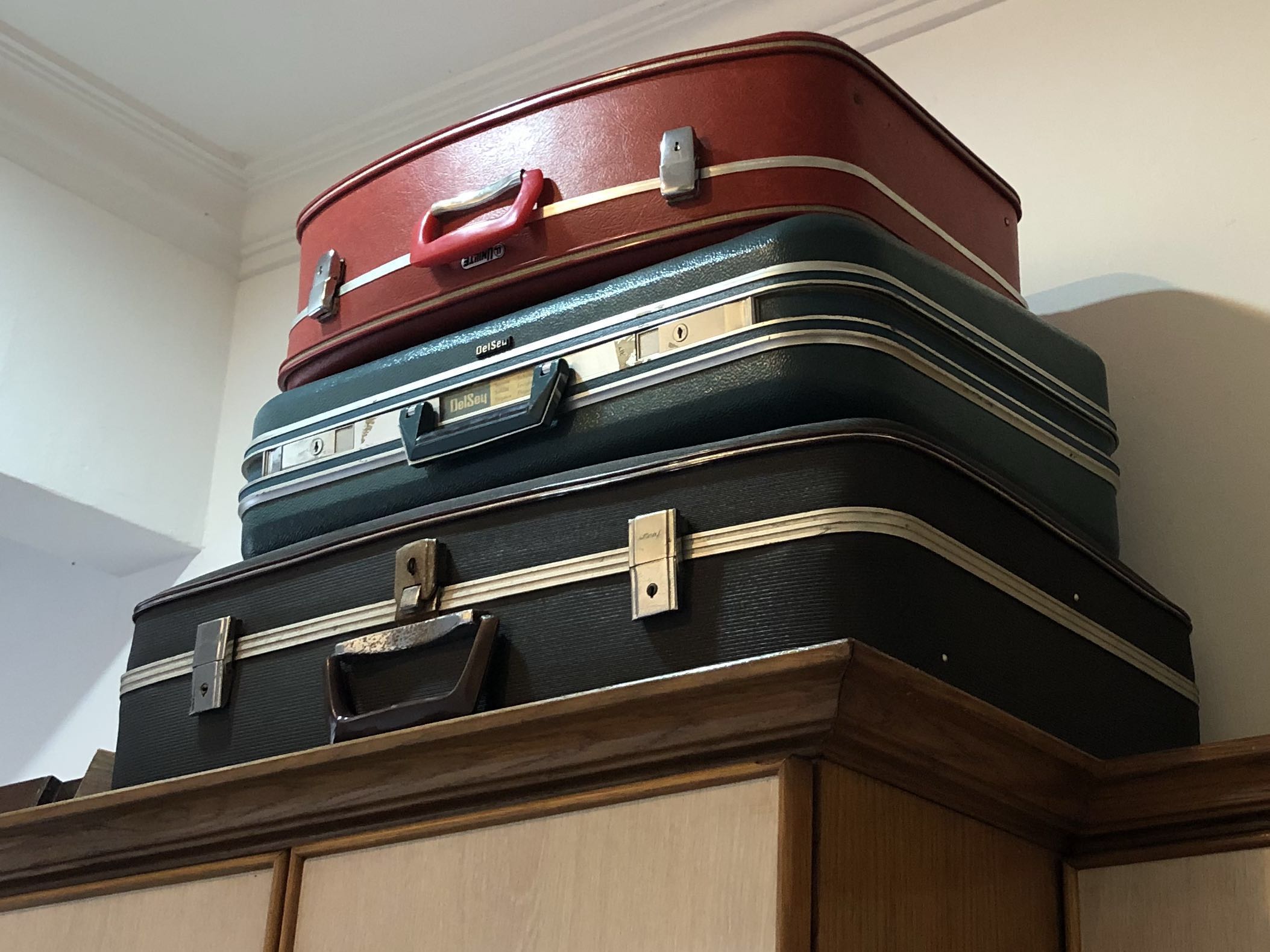 Vintage luggage bags, Hobbies & Toys, Collectibles & Memorabilia ...