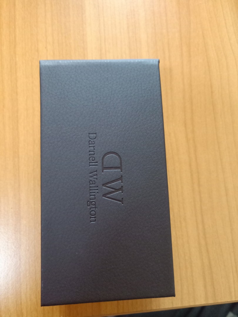 DW watch, Women's Fashion, Watches & Accessories, Watches on Carousell