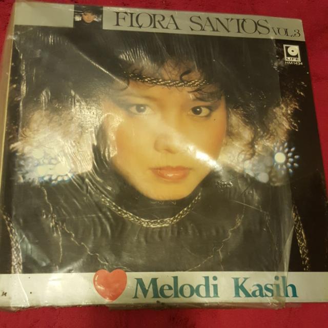 LP/ Vinyl Flora Santos Piring Hitam, Hobbies & Toys, Collectibles ...