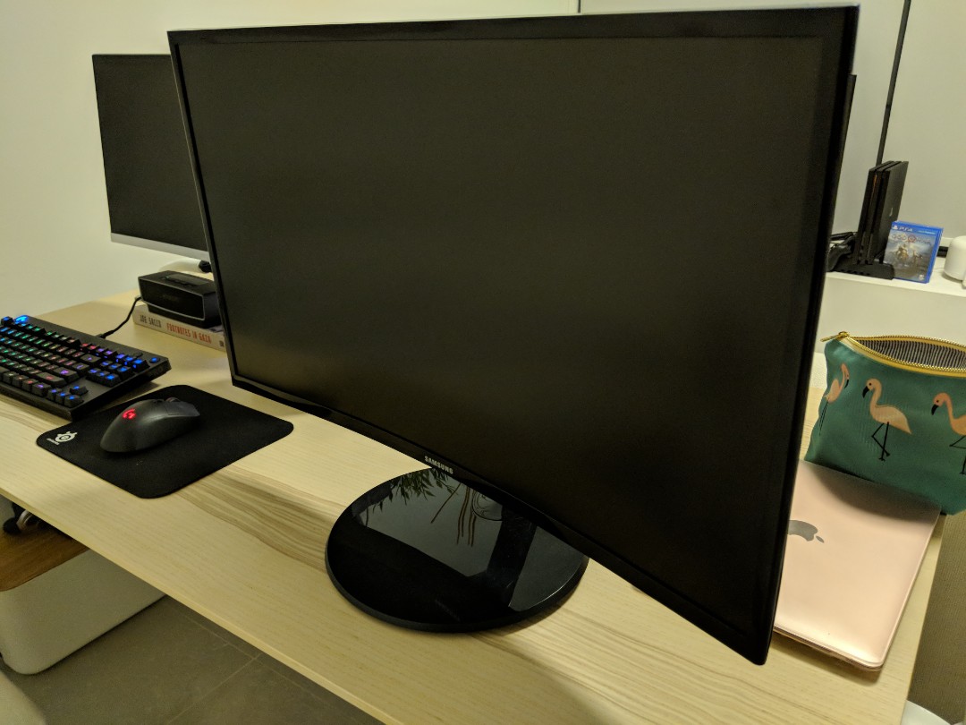 Samsung 27 inch curved monitor (CF390), Computers & Tech, Parts ...