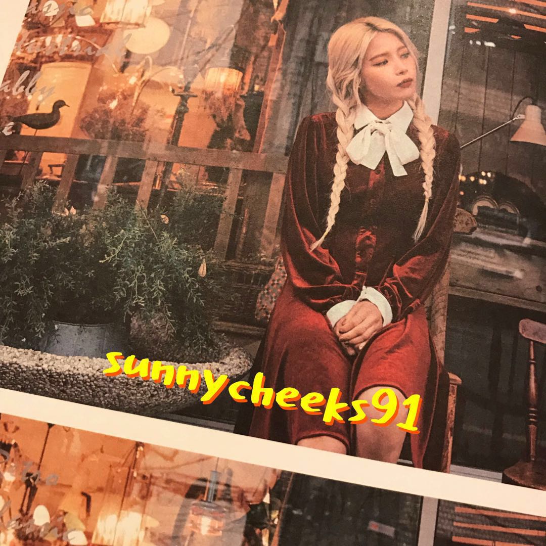 [WTS] Mamamoo Solar Gamsung Blossom Photo Book - Unsealed, Hobbies ...