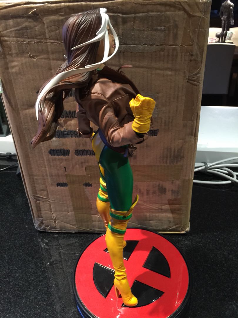 Sideshow X-Men Rogue Premium Format Figure regular #584, Toys & Games ...