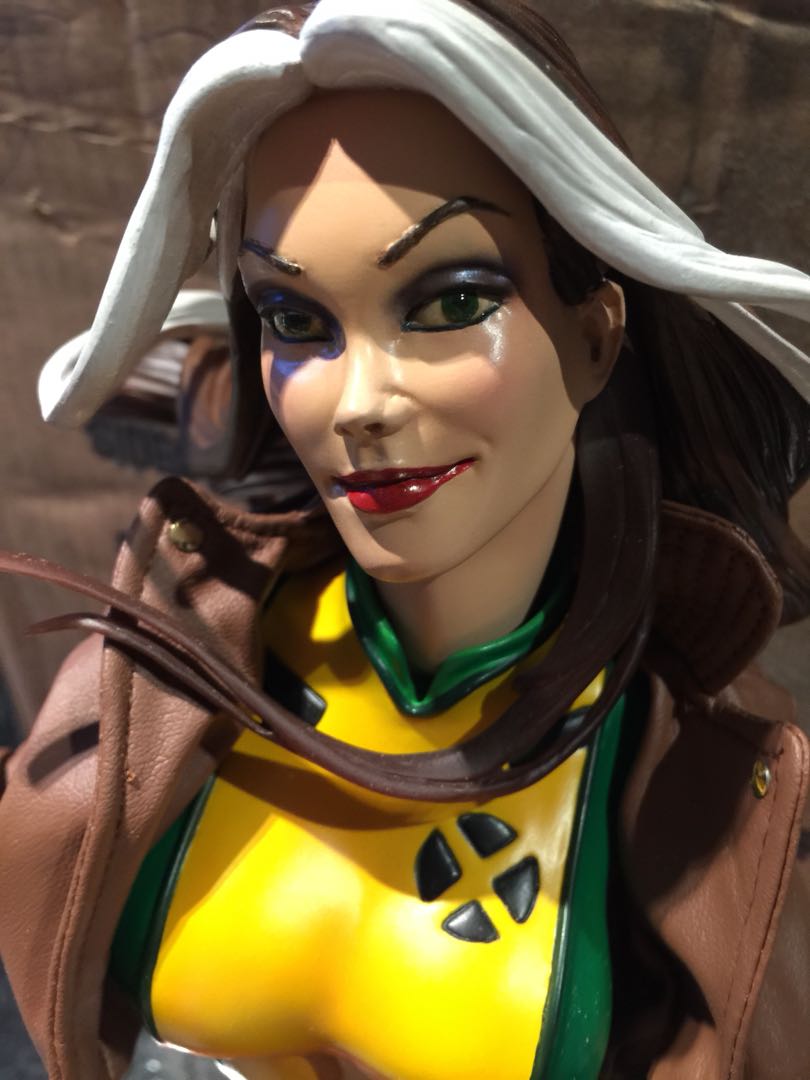 Sideshow X-Men Rogue Premium Format Figure regular #584, Toys & Games ...