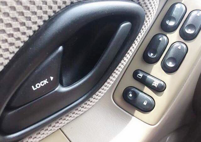 SUV FORD ESCAPE XLS 2004, Cars for Sale on Carousell