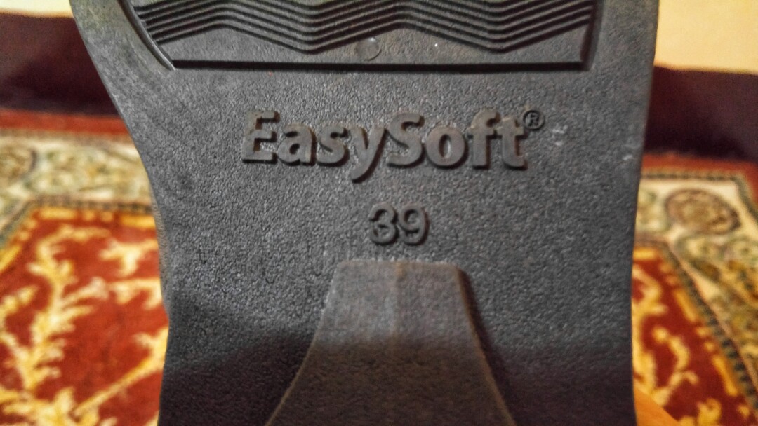 World Balance / Easy Soft, Men's Fashion, Footwear, Slippers & Slides ...