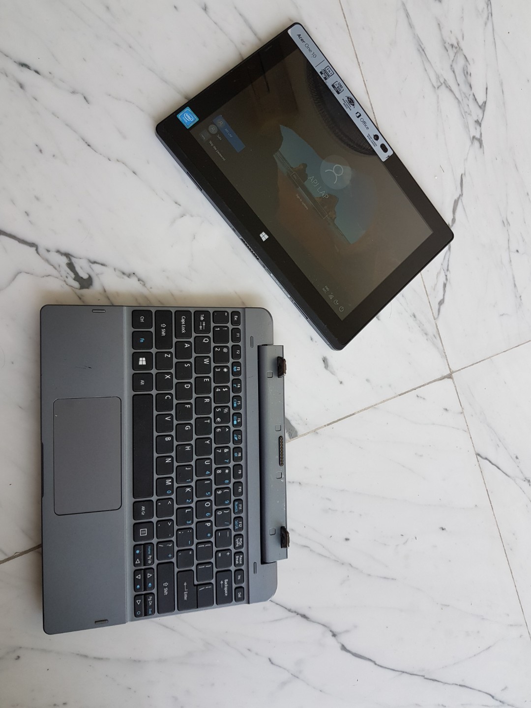 Acer One 10 Windows Touch Screen Laptop/Tablet, Computers & Tech ...