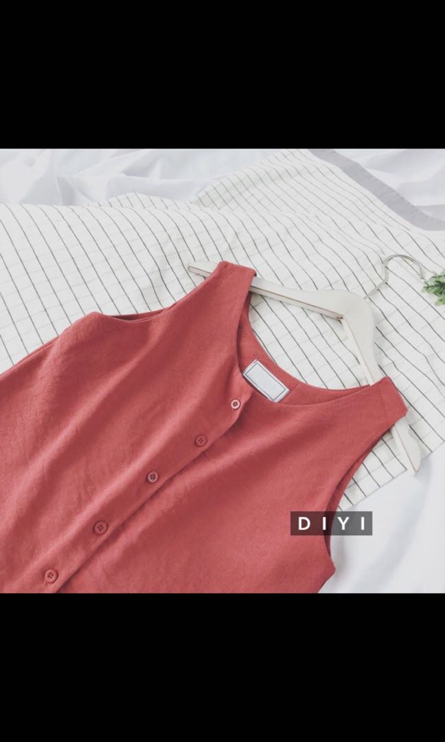 Brick red top, Women's Fashion, Tops, Sleeveless on Carousell