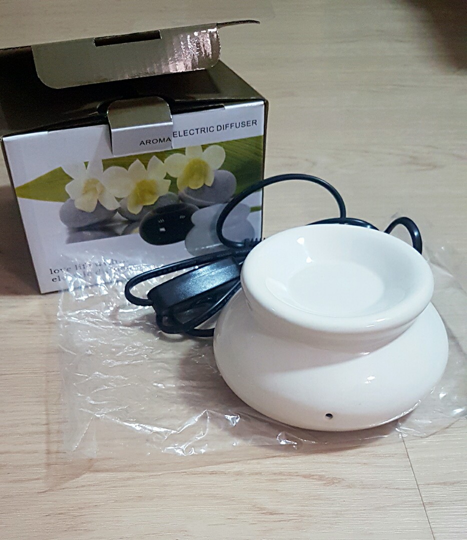 Electric aroma diffuser / oil burner, Everything Else on Carousell
