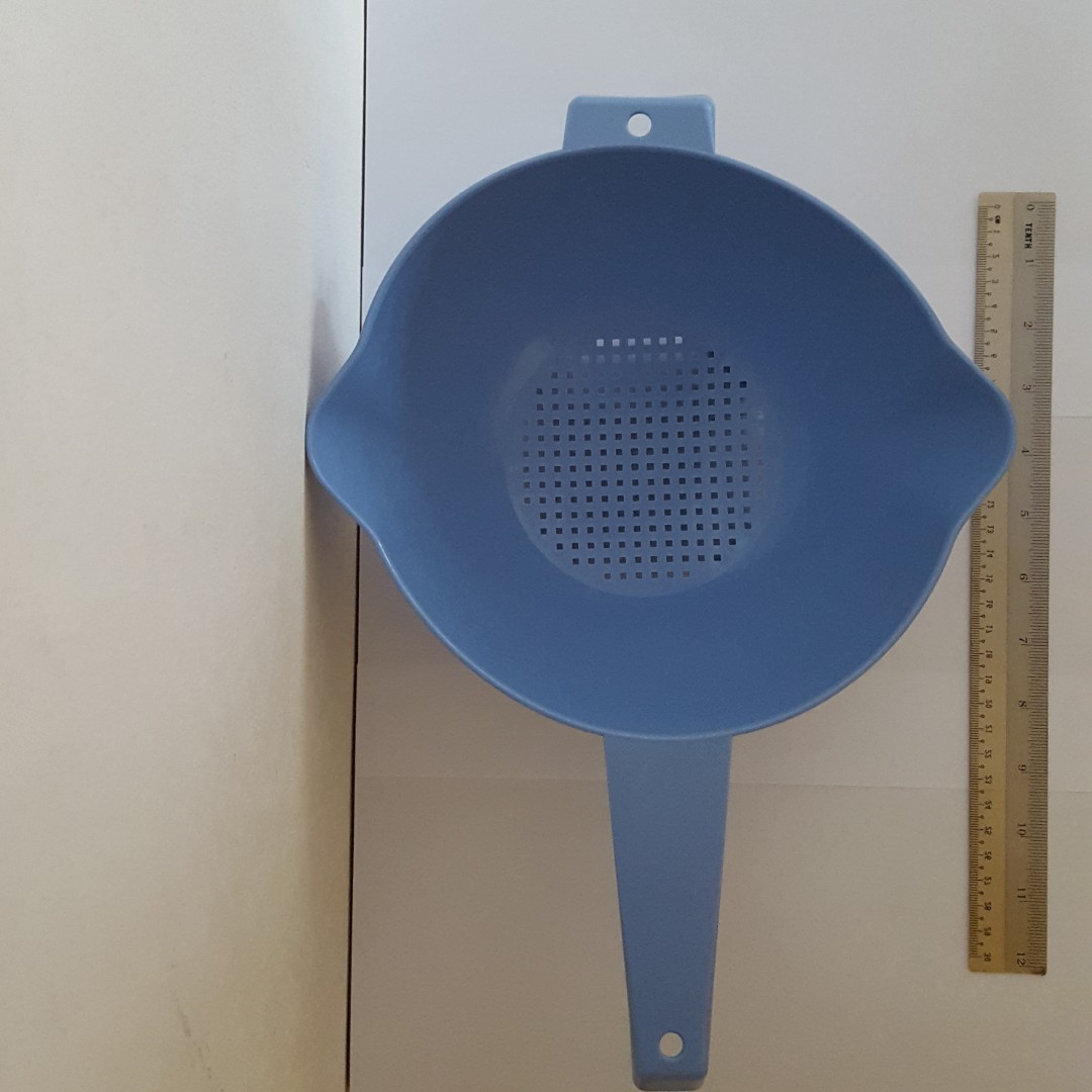 New Tupperware Strainer, Furniture & Home Living, Kitchenware ...