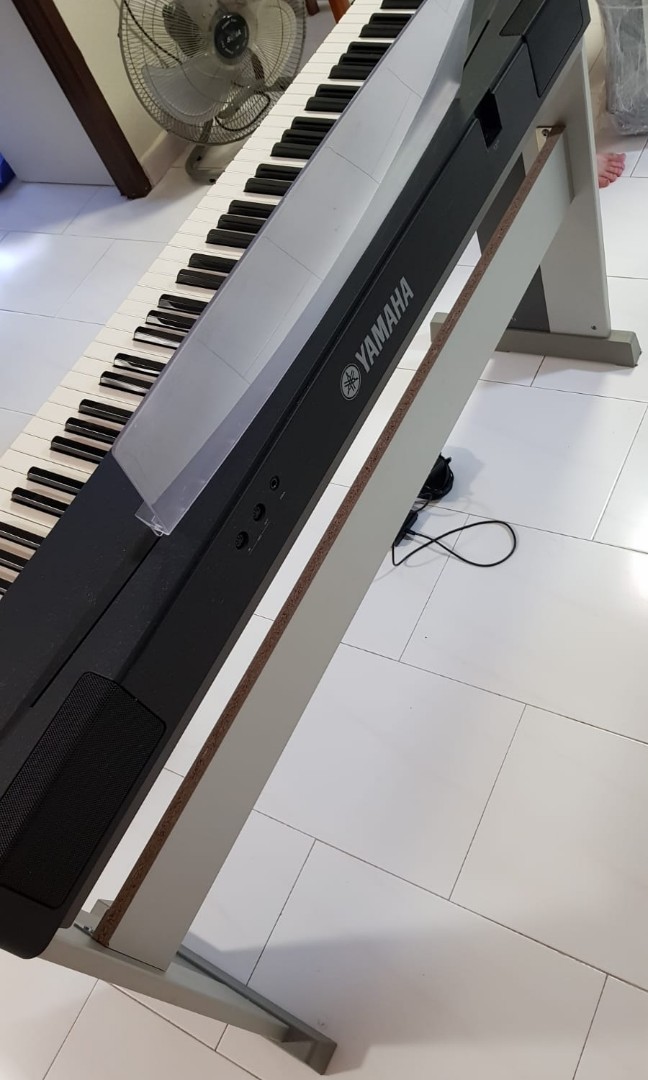 YAMAHA P70 : 88 Keys Digital Comtemporary Piano with L-70S Stand ...
