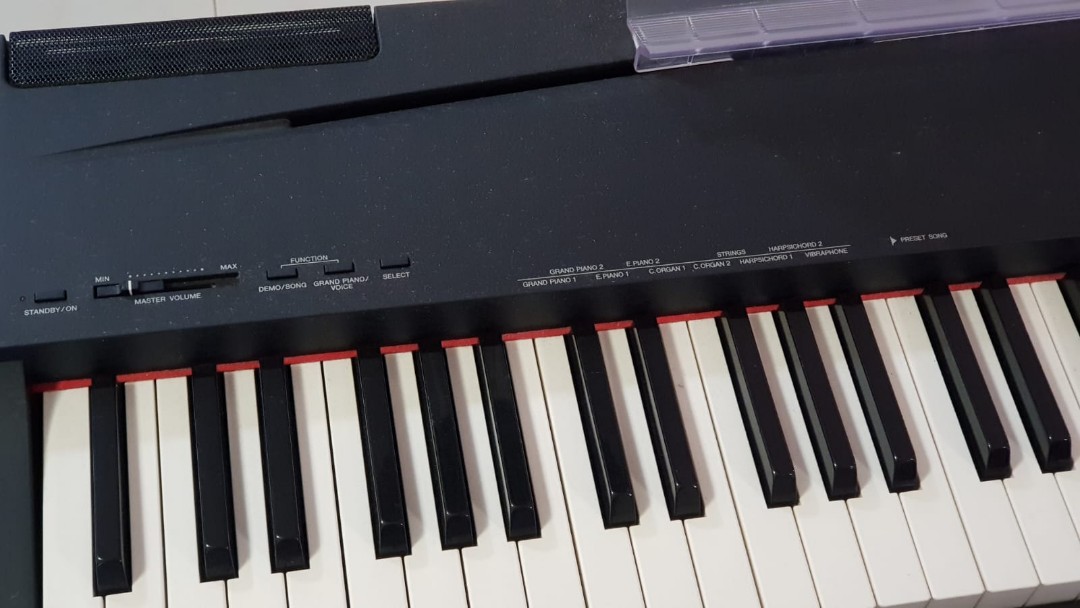YAMAHA P70 : 88 Keys Digital Comtemporary Piano with L-70S Stand ...