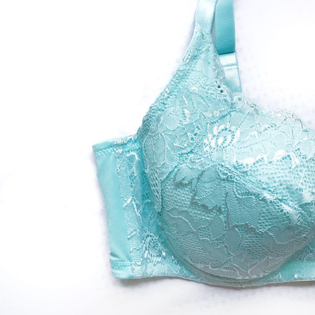 BNWT Triumph Lace Bra in Tiffany Blue, Women's Fashion, New ...