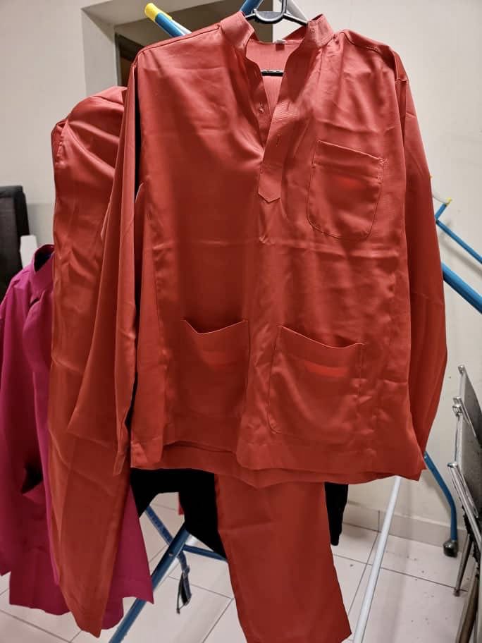 Baju melayu oren merah, Men's Fashion, Muslim Wear, Baju Melayu on ...