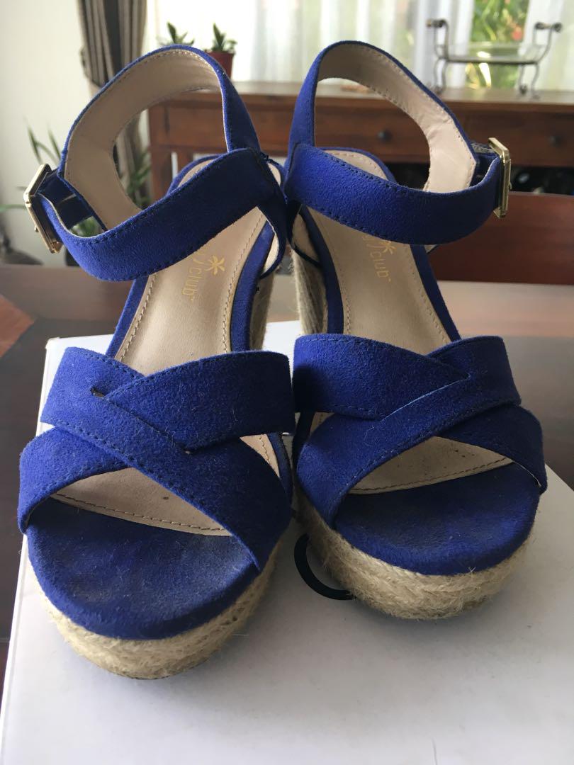Blue wedges, Women's Fashion, Footwear, Wedges on Carousell
