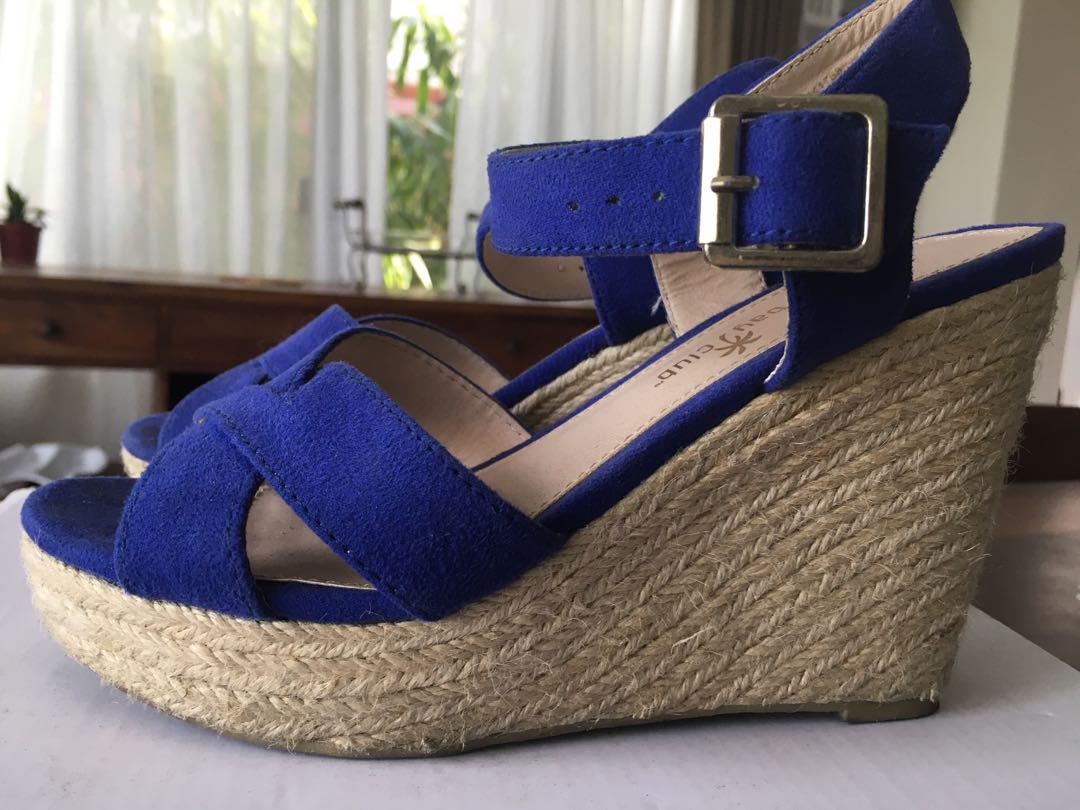Blue wedges, Women's Fashion, Footwear, Wedges on Carousell