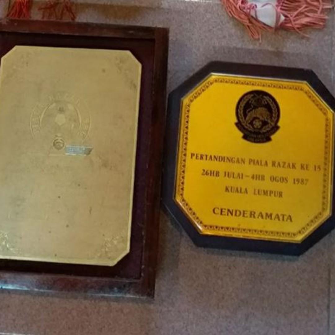 CENDERAMATA Razak Cup Sukma RARE nike adidas levis, Hobbies & Toys, Collectibles & Memorabilia ...