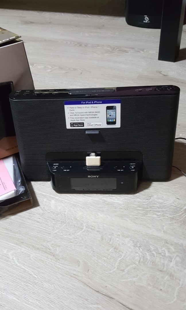 Sony iPod & iPhone 4/5 Speaker Dock/Clock Radio, Audio, Portable Music ...