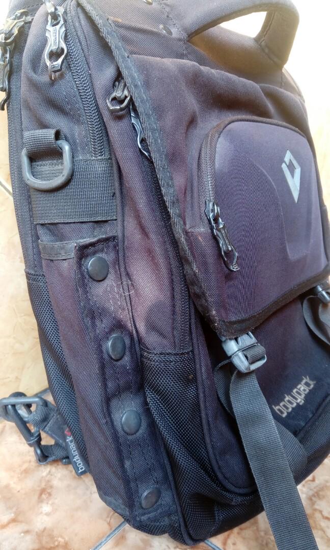Preloved Tas Backpack Notebook/Laptop Bodypack Hitam, Fesyen Pria, Tas ...