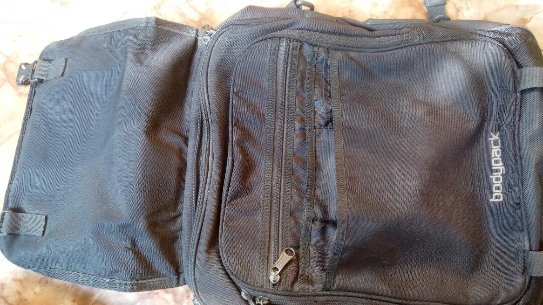 Preloved Tas Backpack Notebook/Laptop Bodypack Hitam, Fesyen Pria, Tas ...