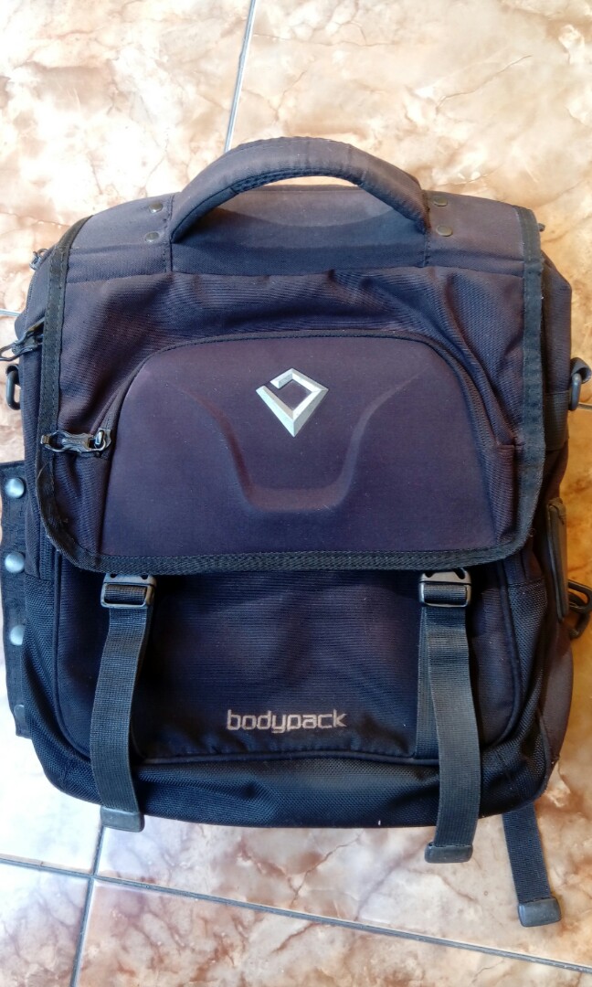 Preloved Tas Backpack Notebook/Laptop Bodypack Hitam, Fesyen Pria, Tas ...