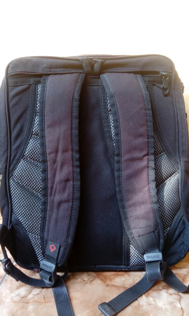 Preloved Tas Backpack Notebook/Laptop Bodypack Hitam, Fesyen Pria, Tas ...