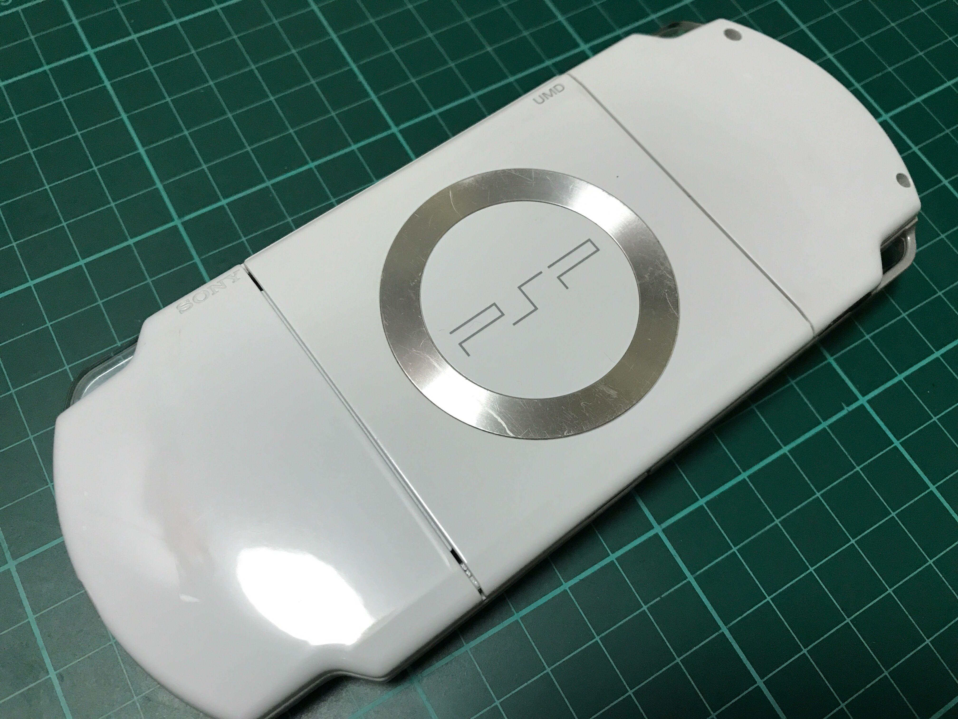 Sony Psp 2000 Slim Ceramic White, Toys & Games, Video Gaming, Consoles ...