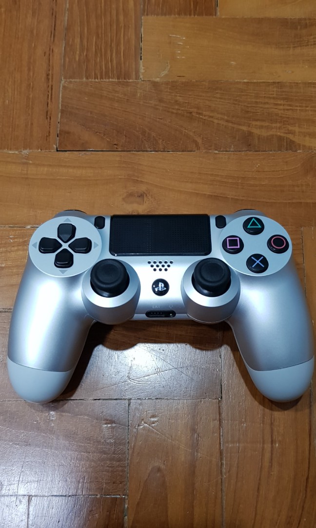 Silver PS4 dualshock controller, Video Gaming, Gaming Accessories ...